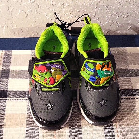 Shoes | Teenage Mutant Ninja Turtle Light Up Sneakers 7 Toddler | Poshmark